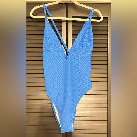 Cupshe | Swim | Sea Surface Texture Deep V Wire One Piece Cheeky ...